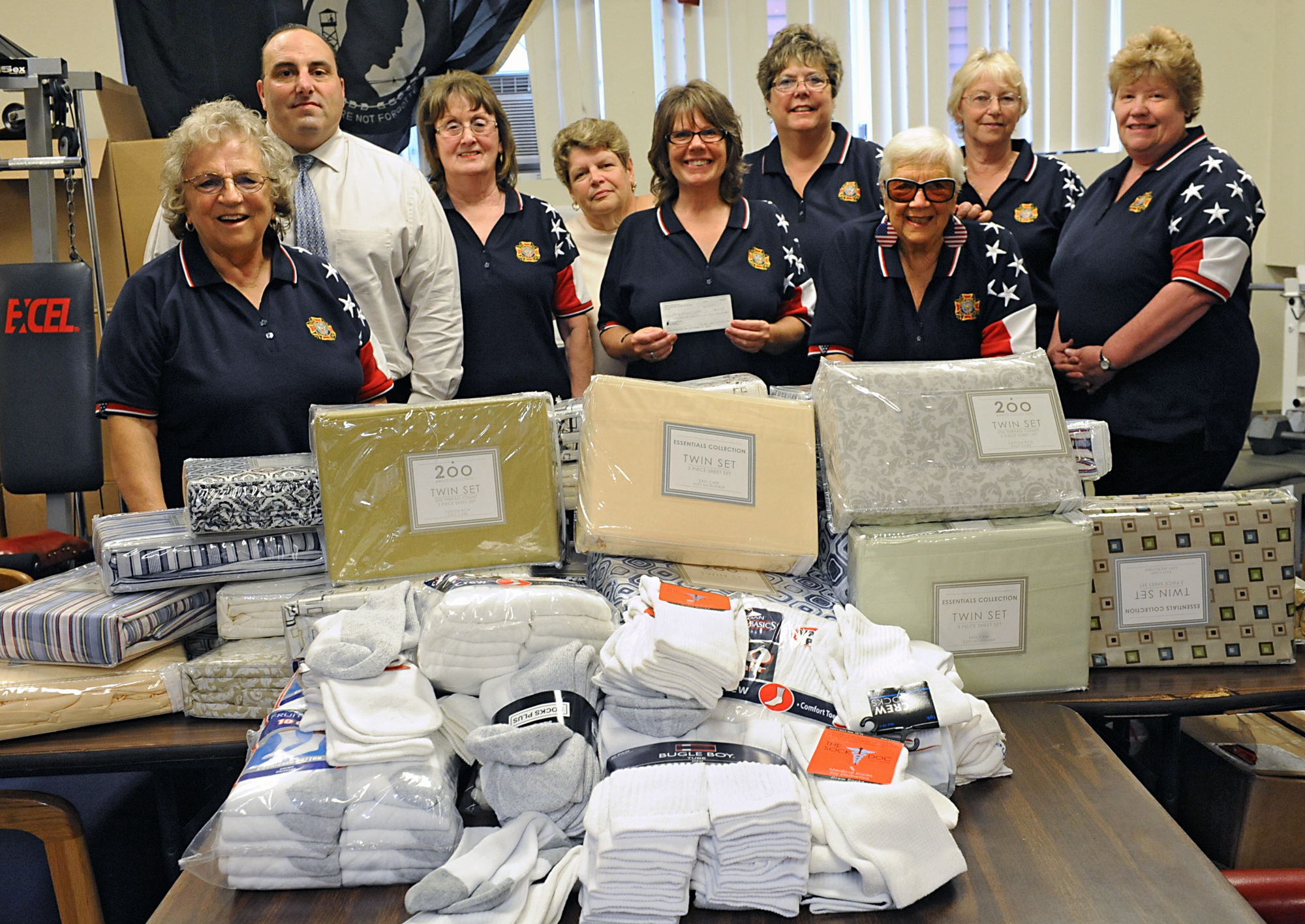 Photos: $3,000 raised for Veterans Home