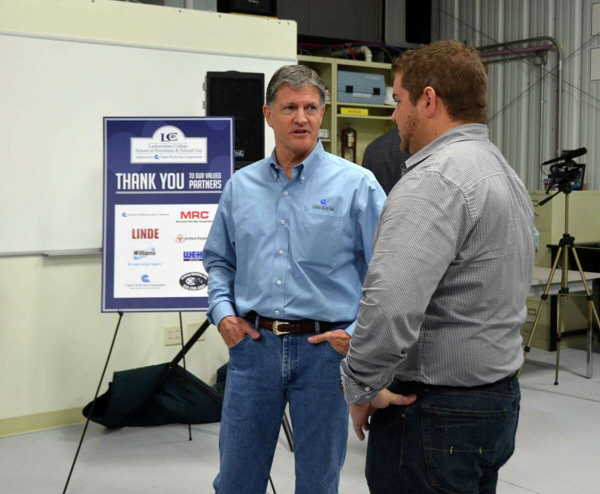 Industry, schools rig up new training to staff oil fields