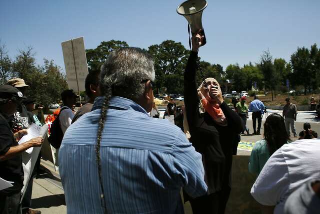 Expert witness in toy-gun case has history of siding with police