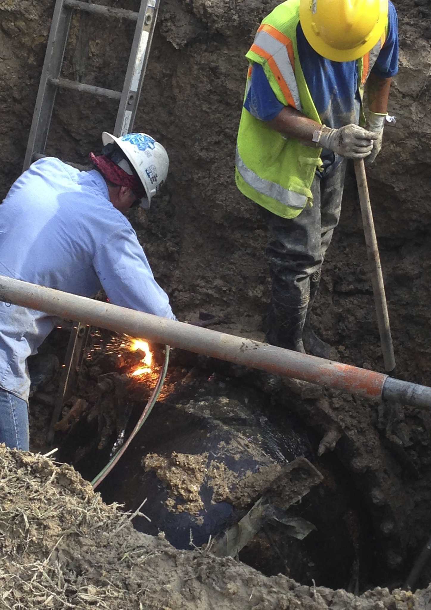 Water pipeline rupture affects Stone Oak