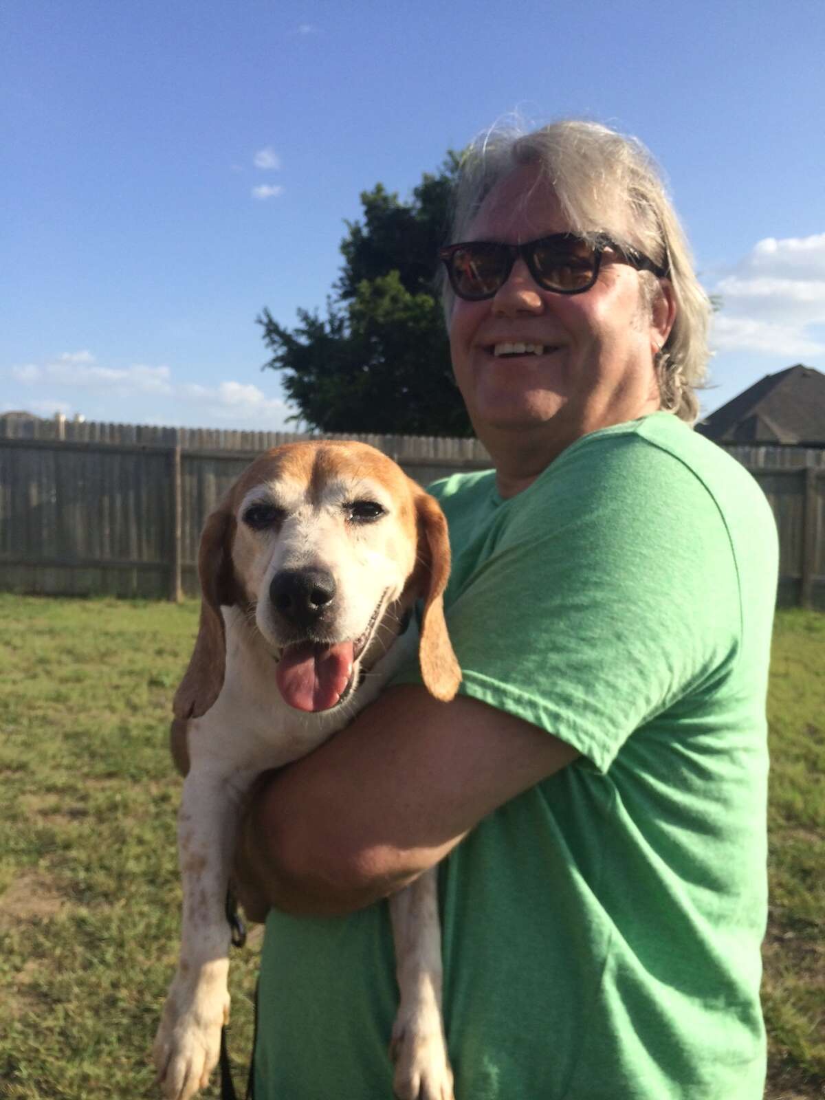 Beagles rescued from South Texas laboratory, spend first day outside