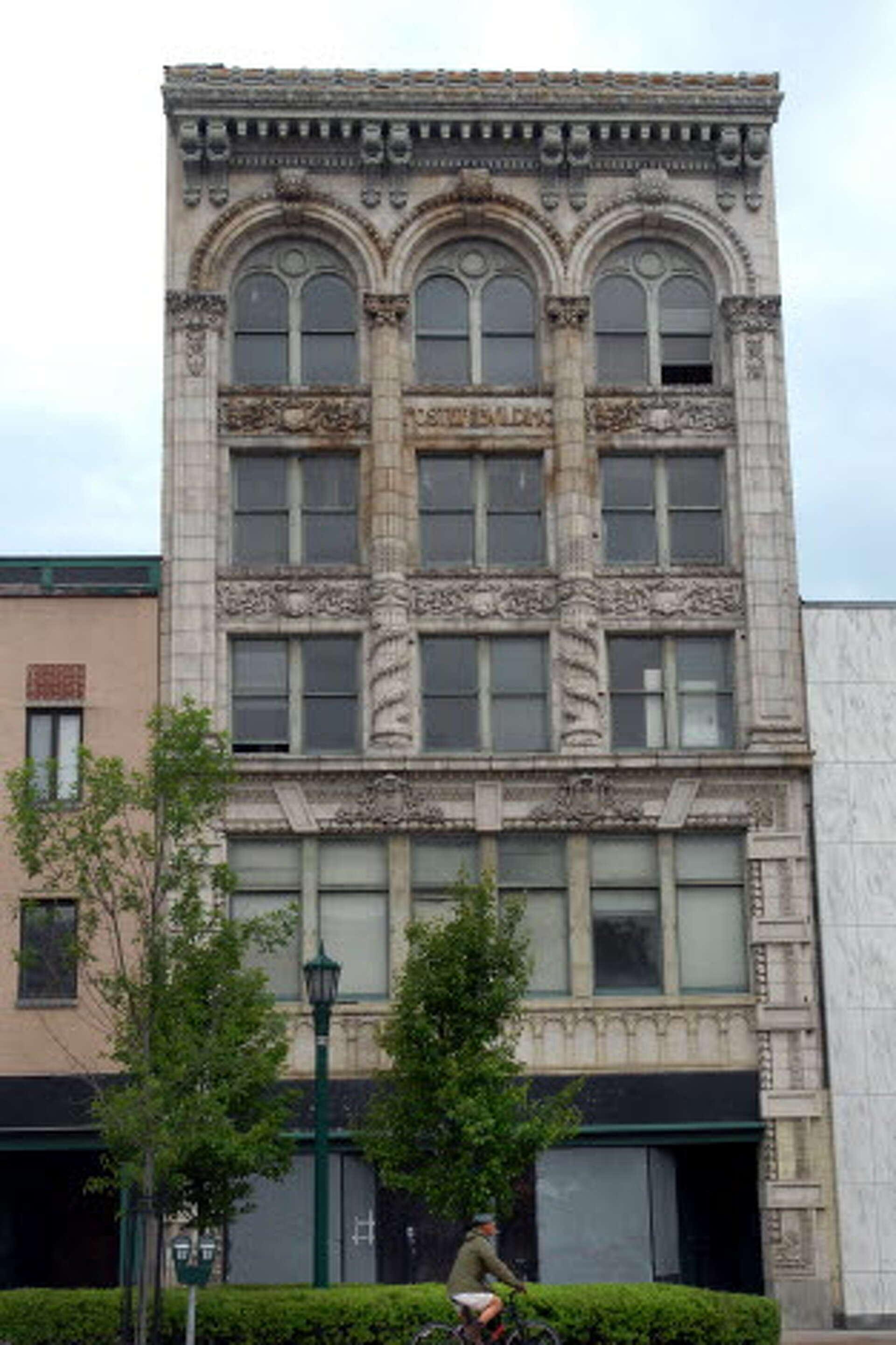Metroplex OKs Foster Building development