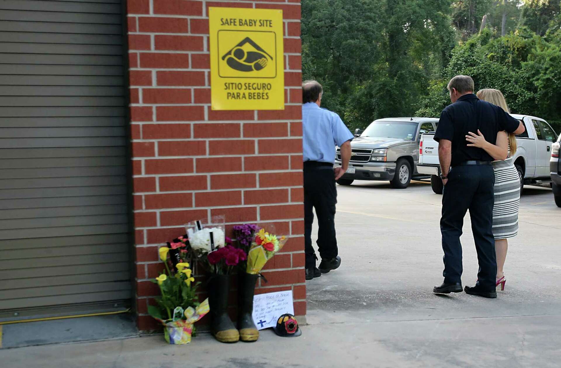 Firefighter dies in house blaze