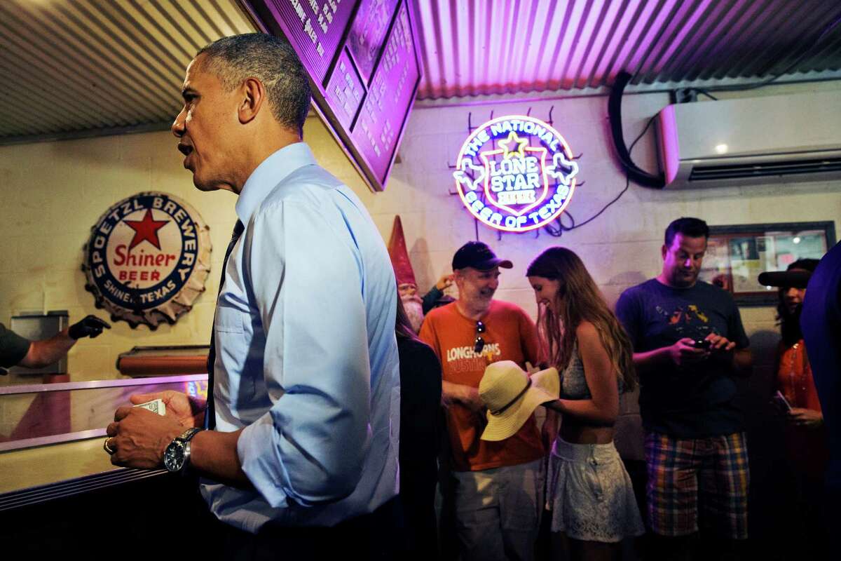 Obama buys lunch at famed BBQ eatery in Austin