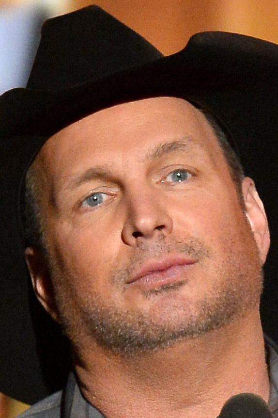 Ah, lads, give Garth the five-concert green