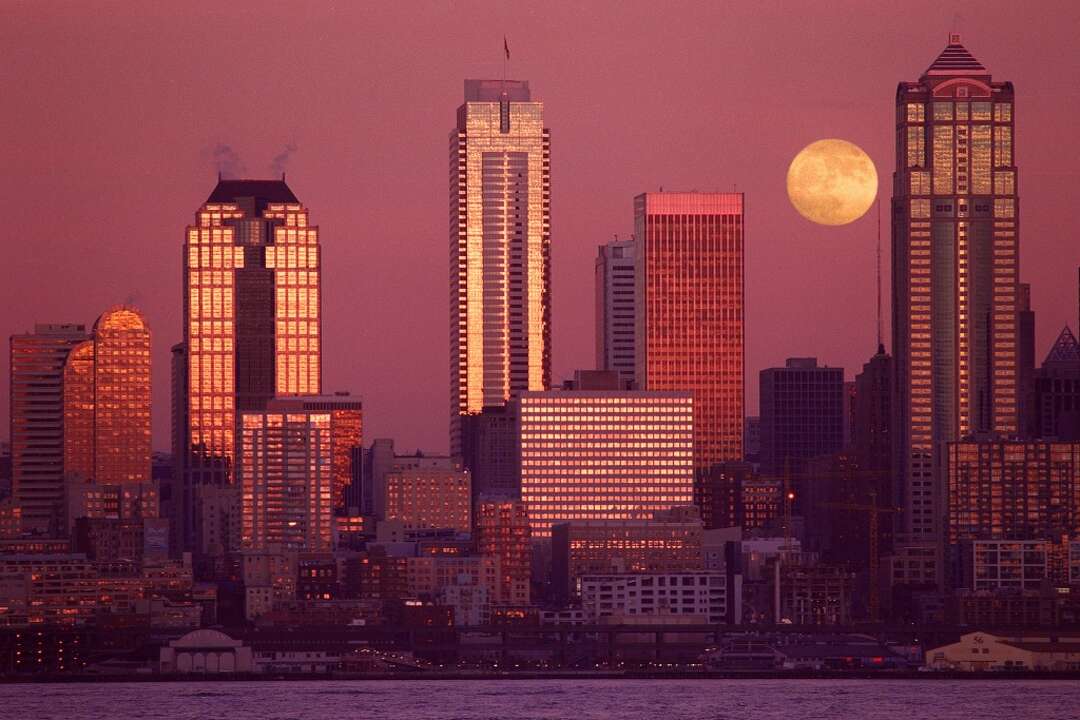 'Pink' supermoon to illuminate Seattle sky on Monday night. Here's how ...