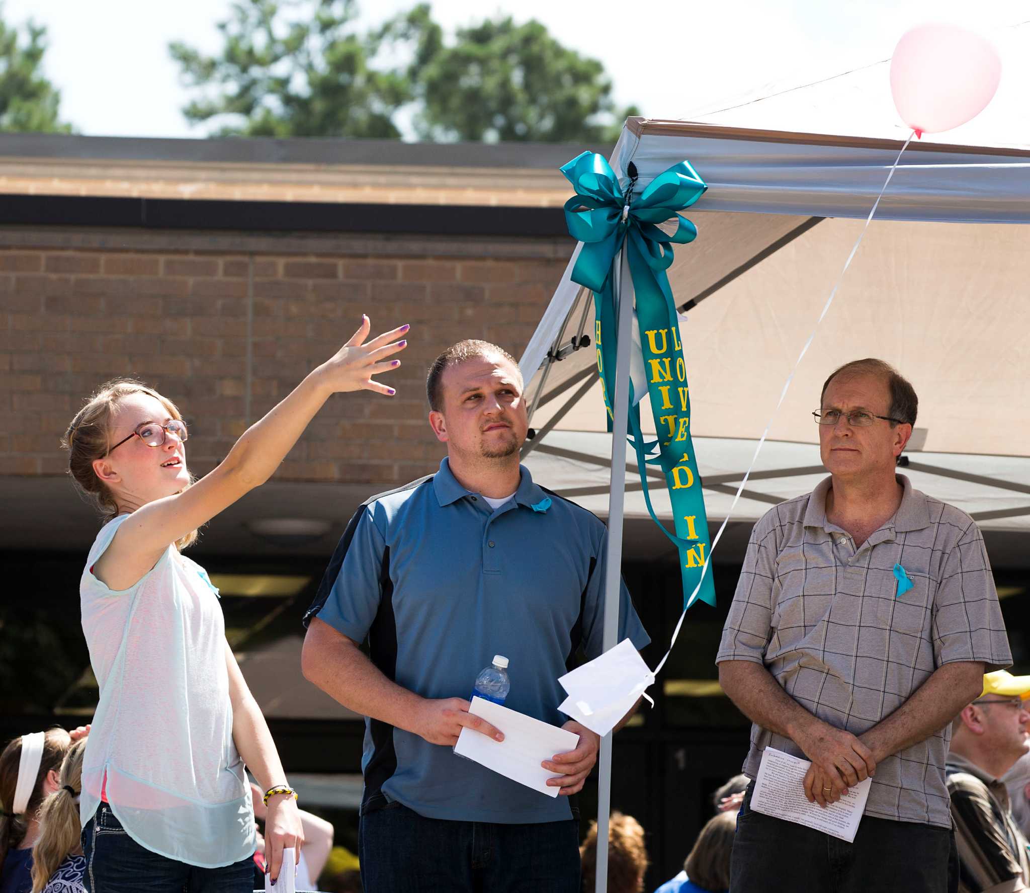 Hundreds gather to honor slain Spring family and sole survivor