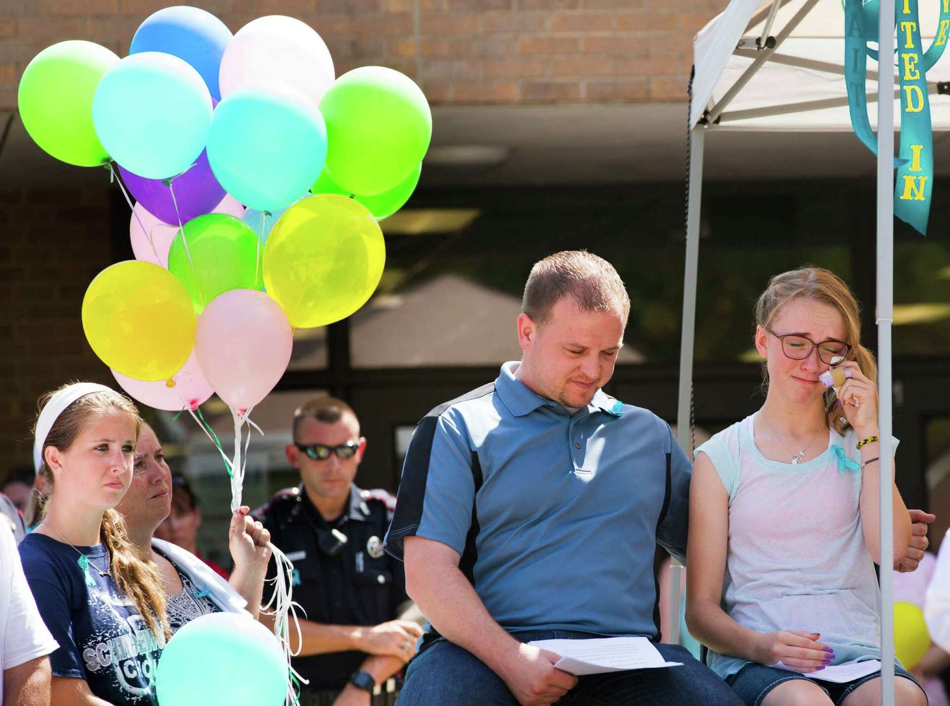 Hundreds gather to honor slain Spring family and sole survivor
