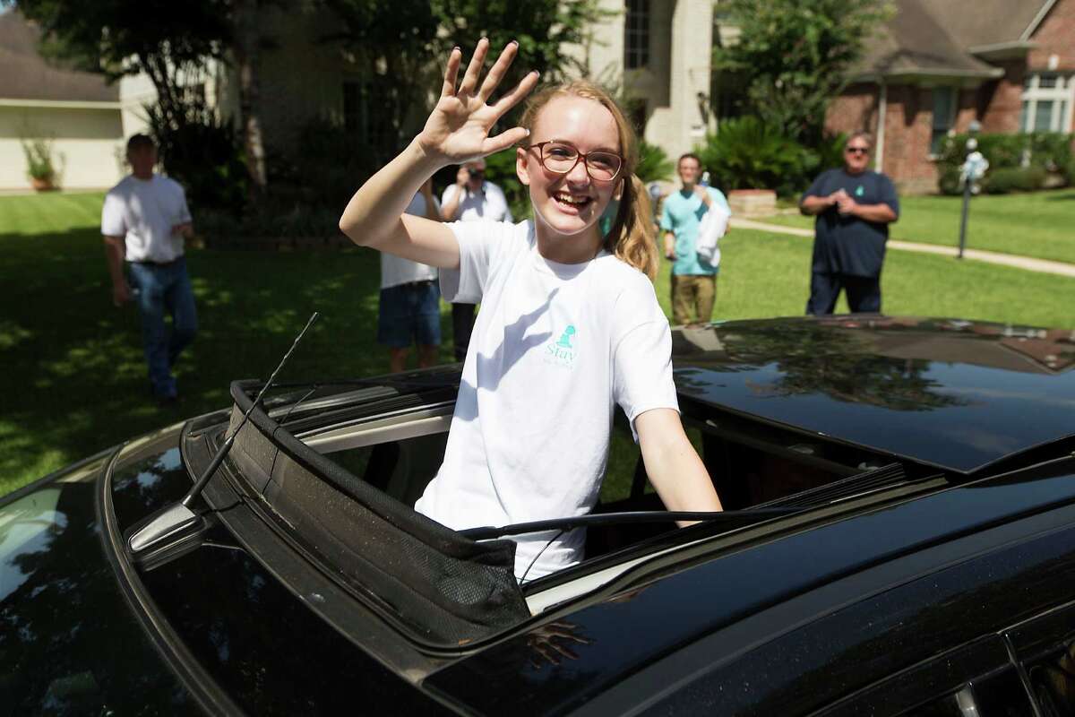Hundreds gather to honor slain Spring family and sole survivor