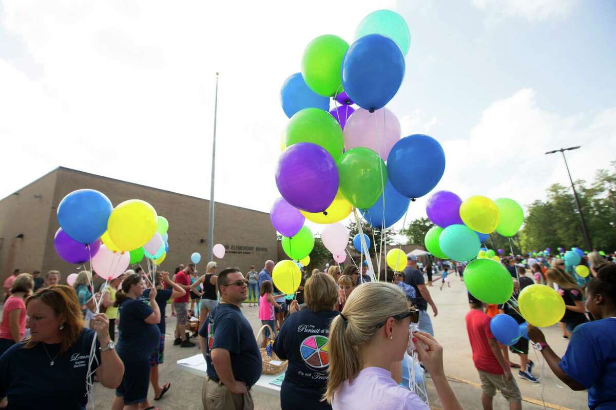 Hundreds gather to honor slain Spring family and sole survivor