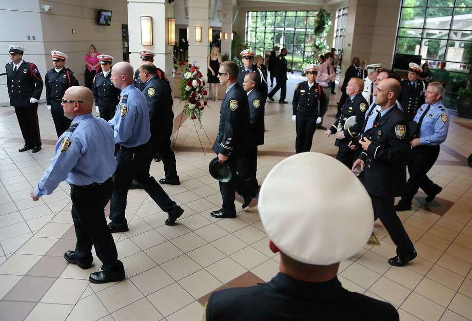 Hundreds march to honor fallen 21-year HFD veteran - Houston Chronicle