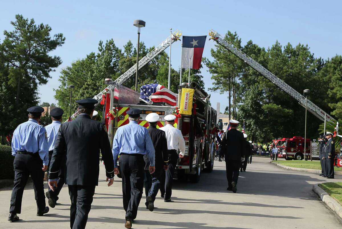 Hundreds march to honor fallen 21-year HFD veteran