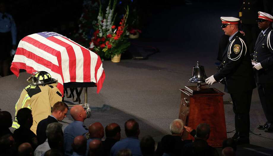 Hundreds march to honor fallen 21-year HFD veteran - Houston Chronicle