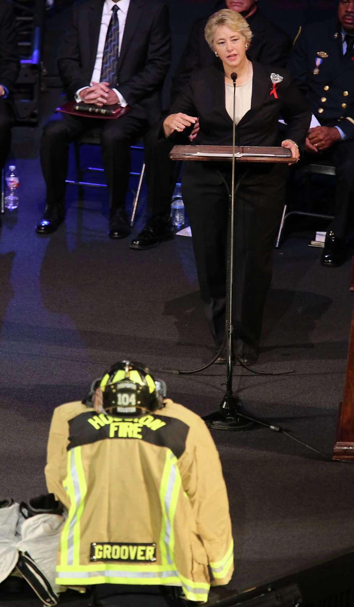 Hundreds march to honor fallen 21-year HFD veteran