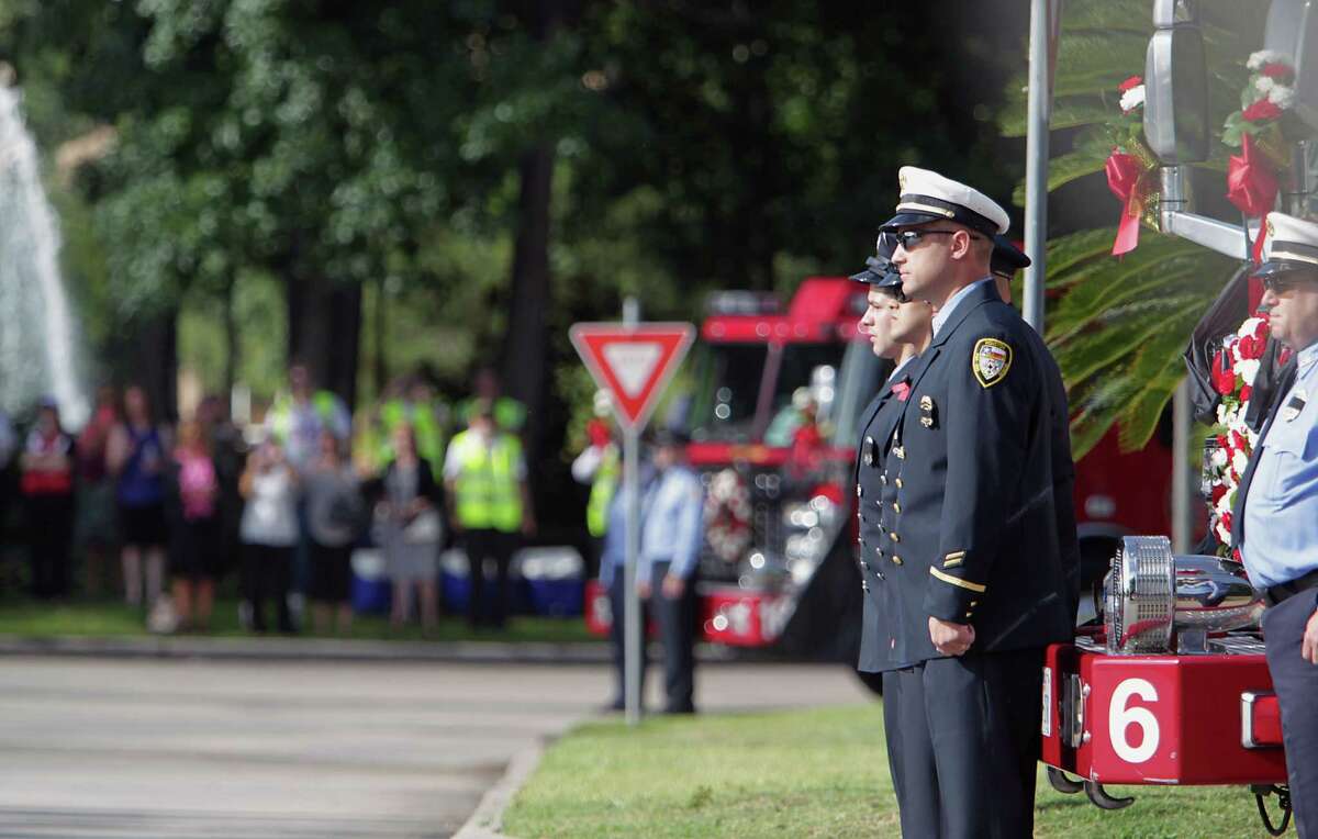 Hundreds march to honor fallen 21-year HFD veteran