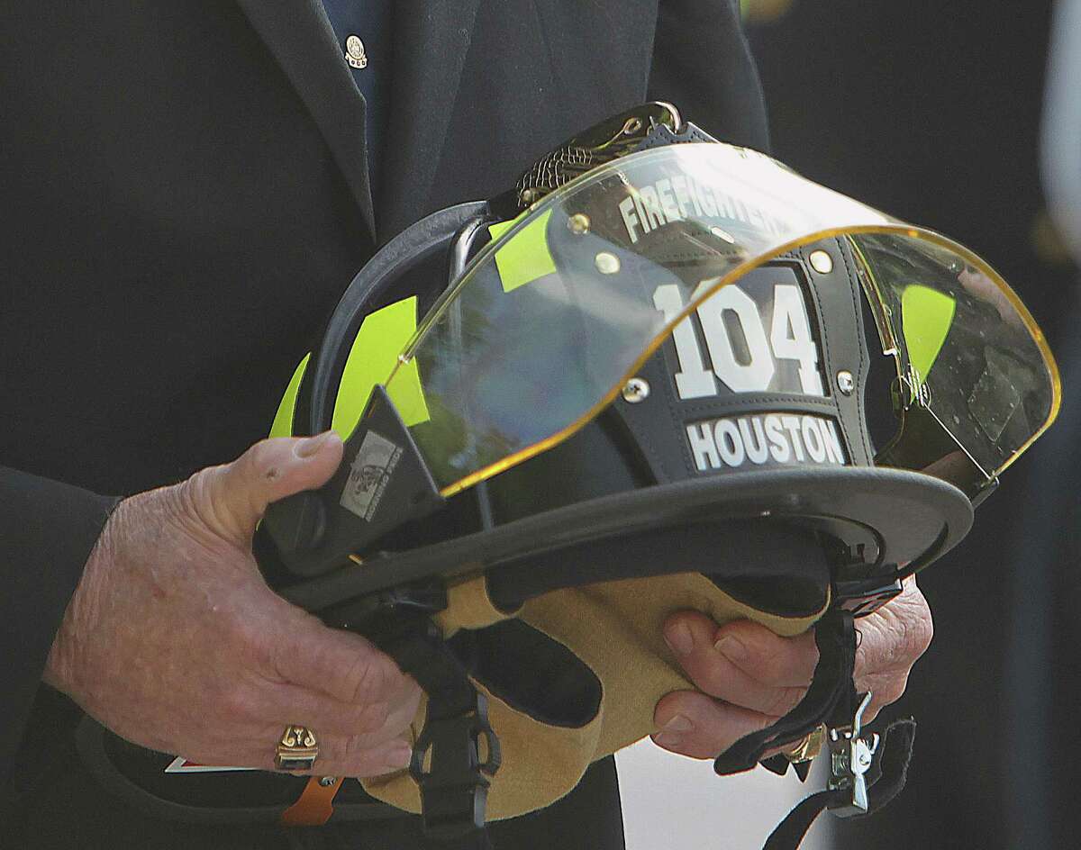 Hundreds march to honor fallen 21-year HFD veteran