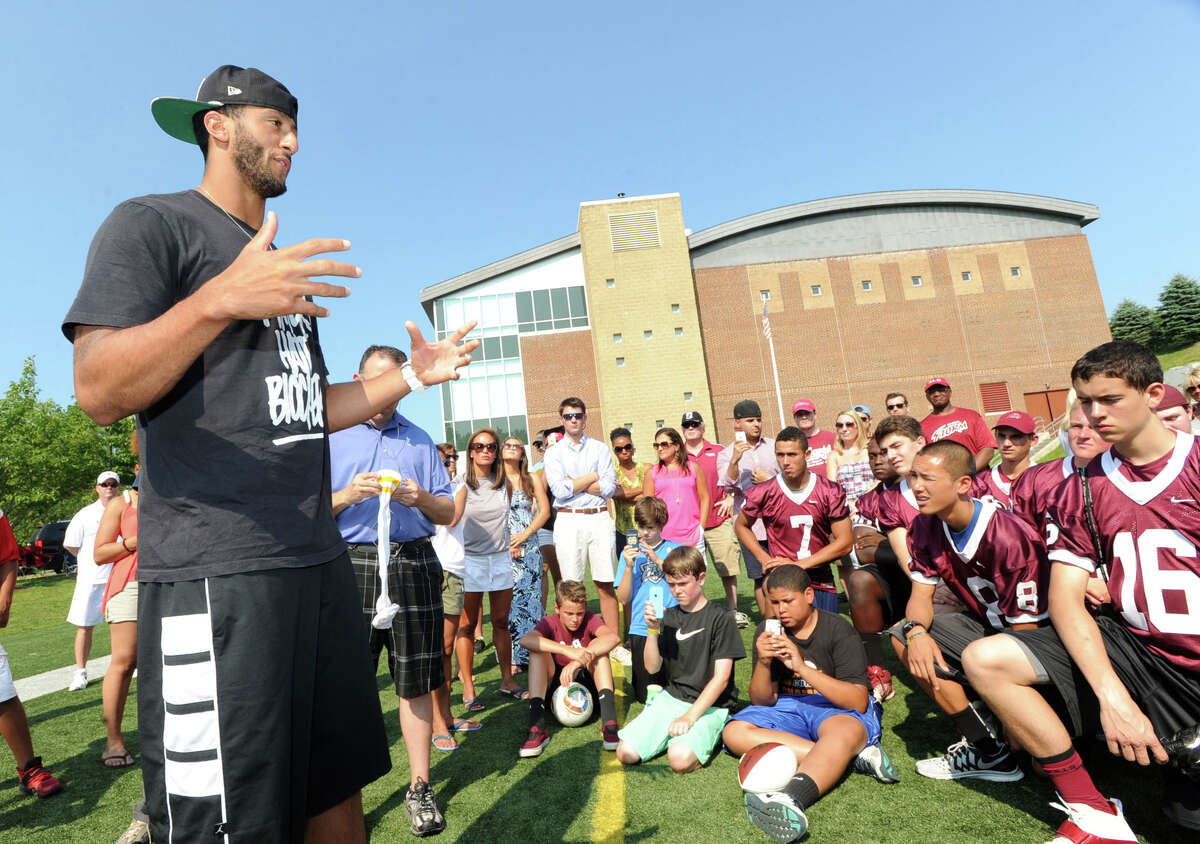 NFL star rewards high school football players