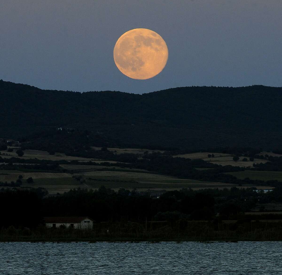 Clear skies expected for 'supermoon' Saturday