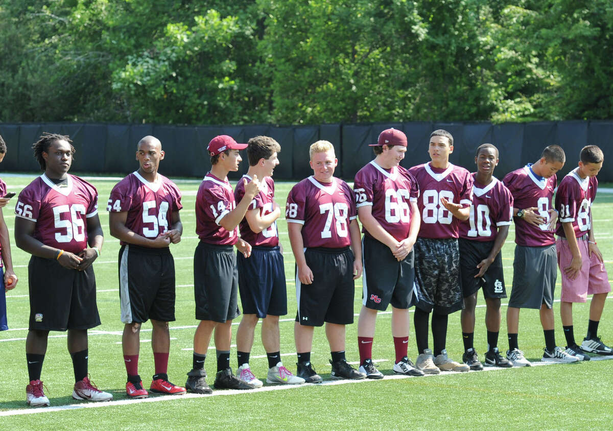 NFL star rewards high school football players