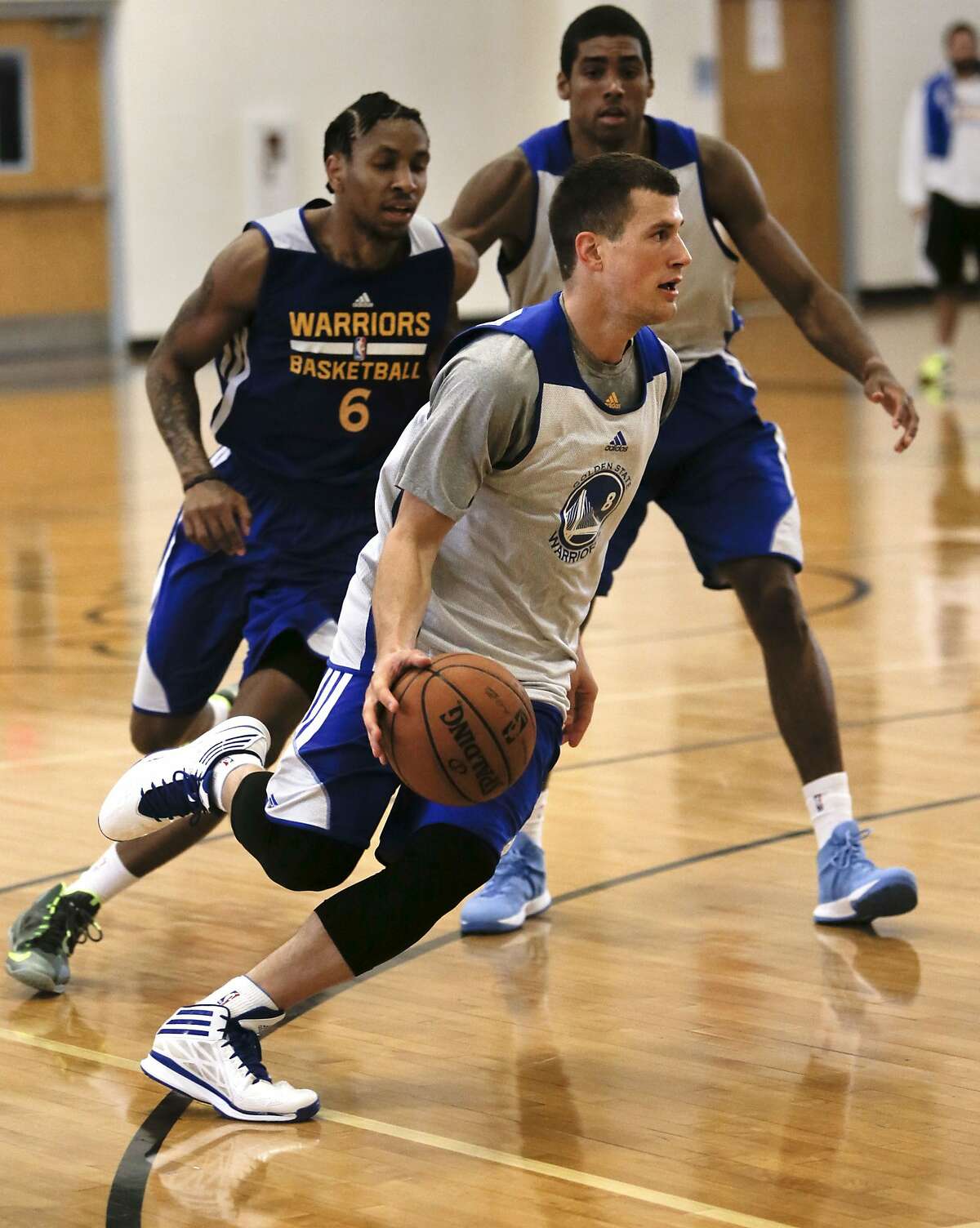 Warriors' Nemanja Nedovic working on skills