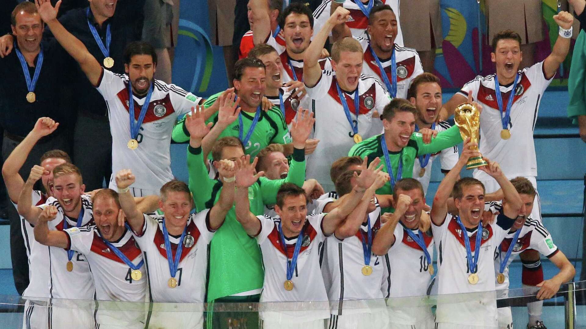 Goetze scores late to give Germany the World Cup