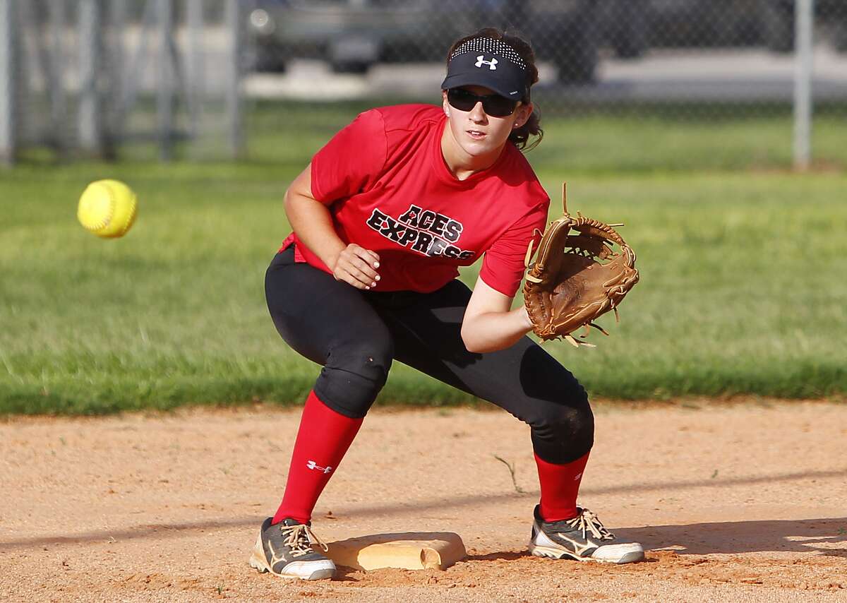 Aces setting softball standard