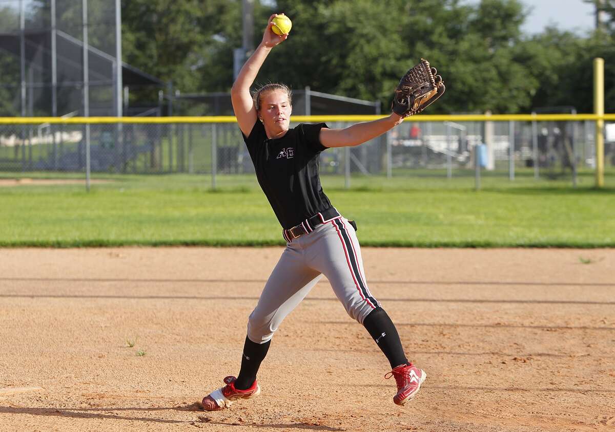 Aces setting softball standard