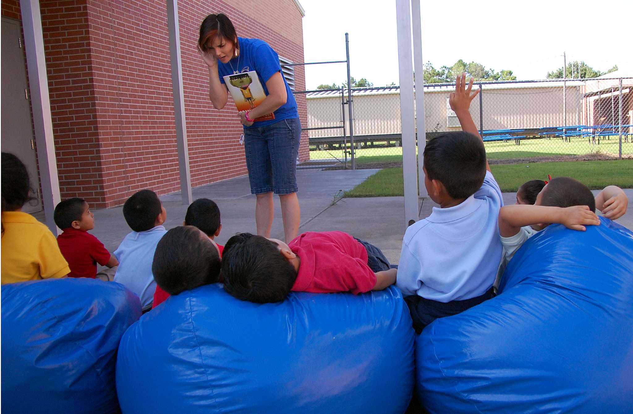 Mobile library fights summer reading slump