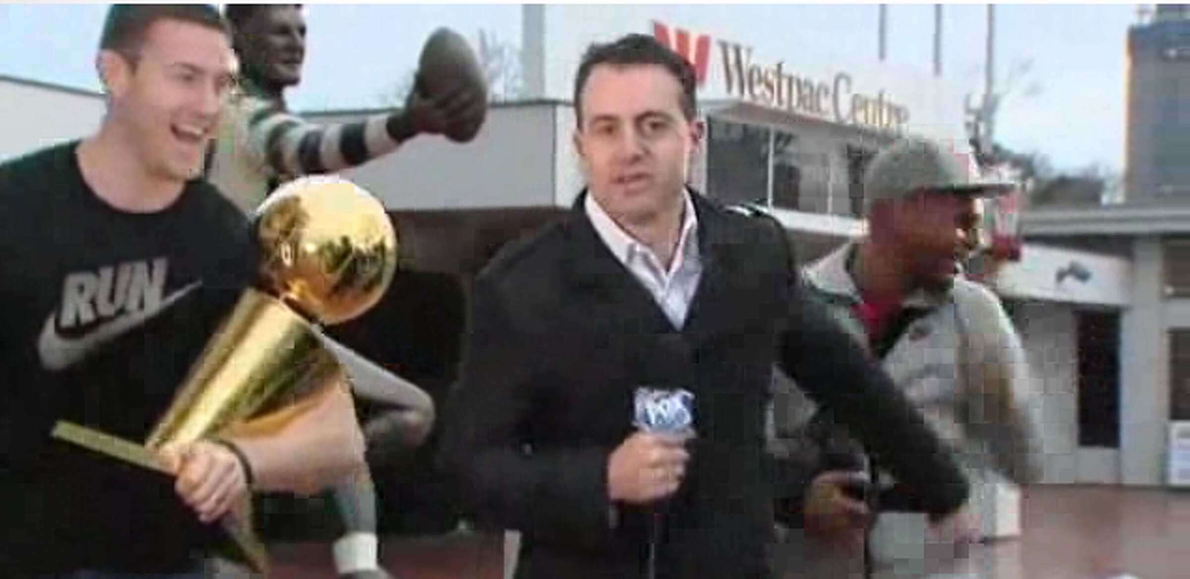 Spurs players surprise Australian reporter with live photobomb