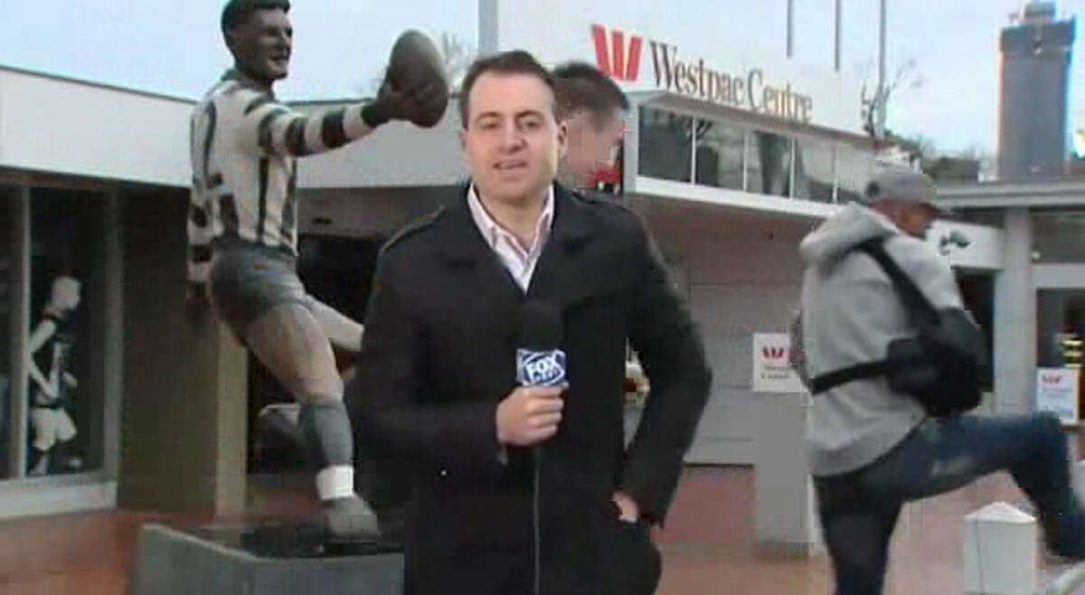 Spurs players surprise Australian reporter with live photobomb