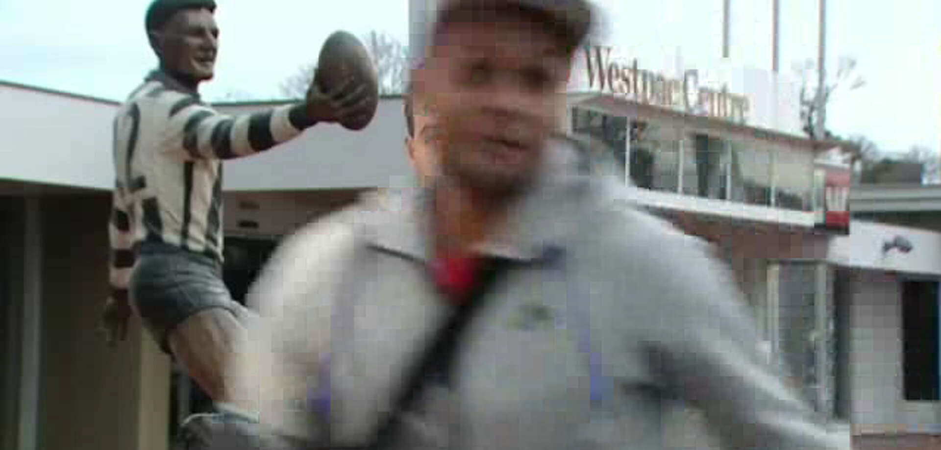 Spurs players surprise Australian reporter with live photobomb