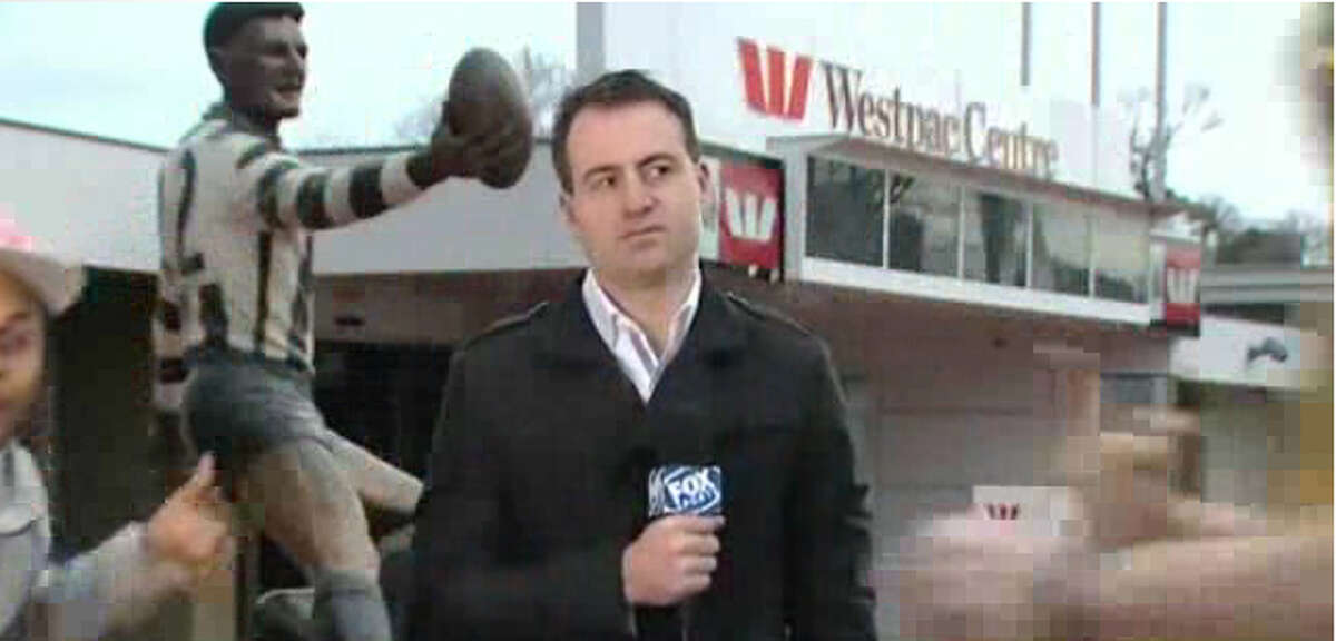 Spurs players surprise Australian reporter with live photobomb