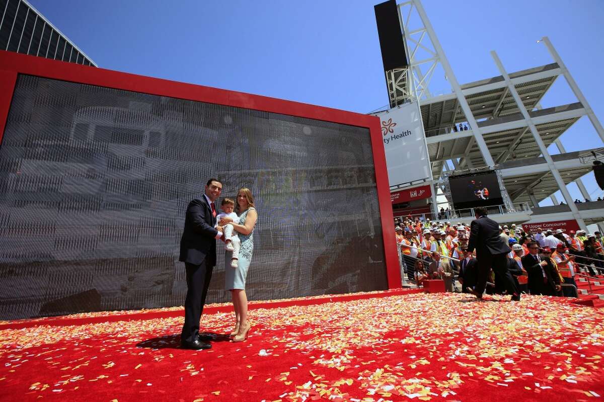 Stadium wows on 1st impression, but fans will define it