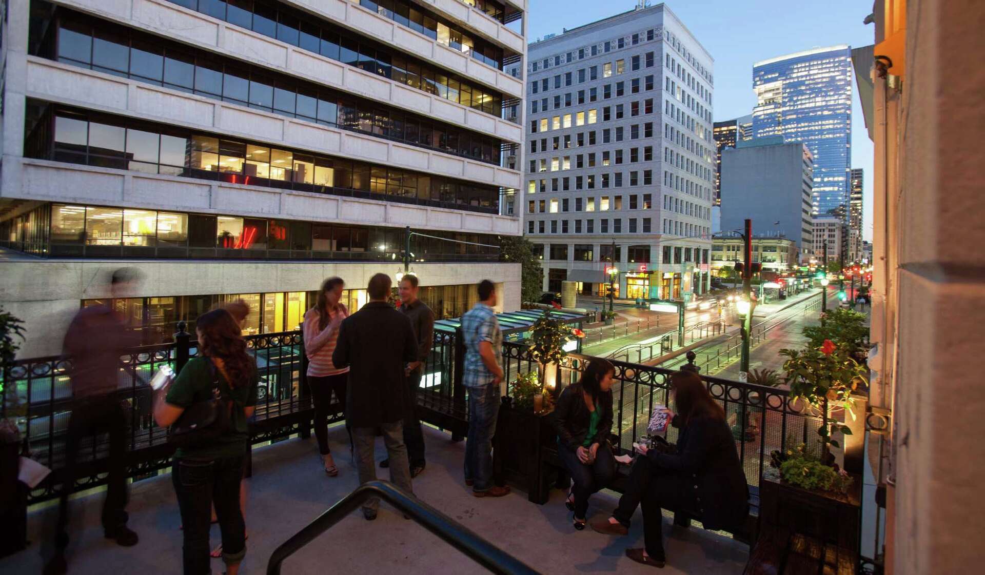 New bars, restaurants give downtown Houston a nightlife