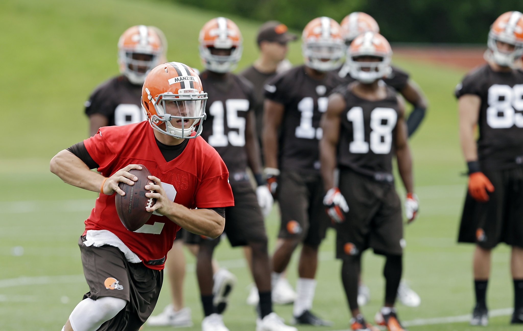 2014 NFL training camp outlook