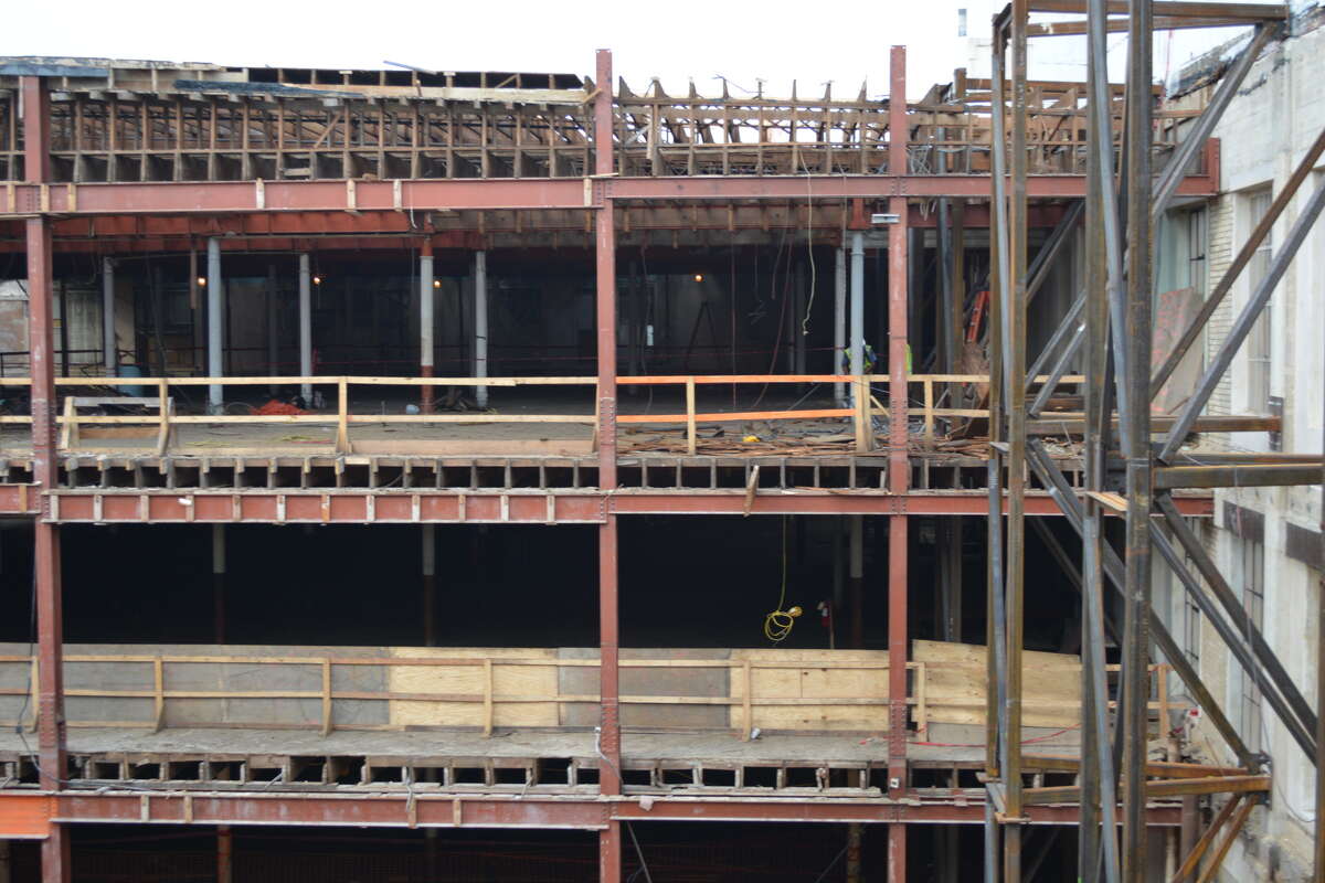 Bexar Courthouse getting that newfangled 1897 look