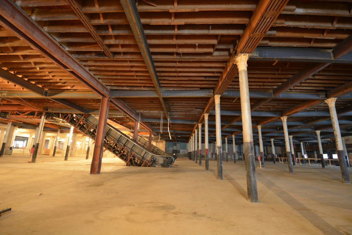 Bexar Courthouse getting that newfangled 1897 look