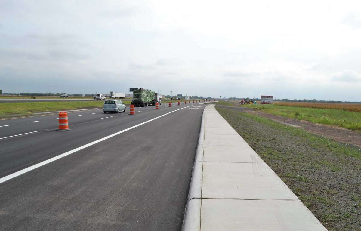 New frontage road opens on I-10 near Seguin