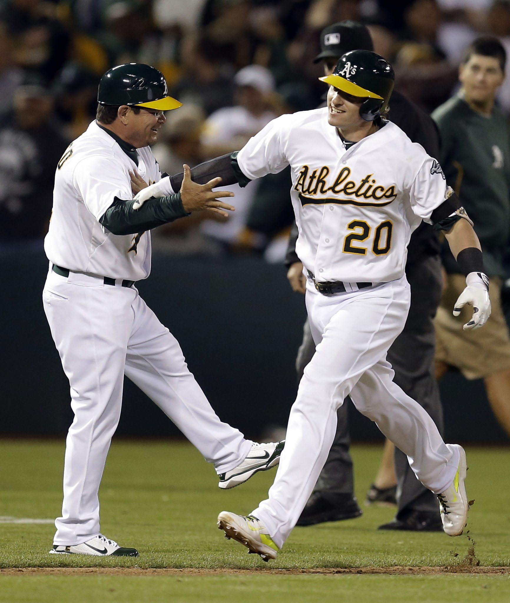 Mike Gallego out as A’s third base coach, Ron Washington in