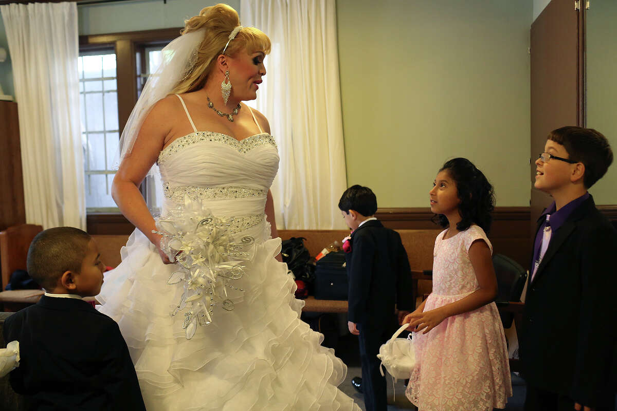 S.A. transgender woman gets a dream wedding