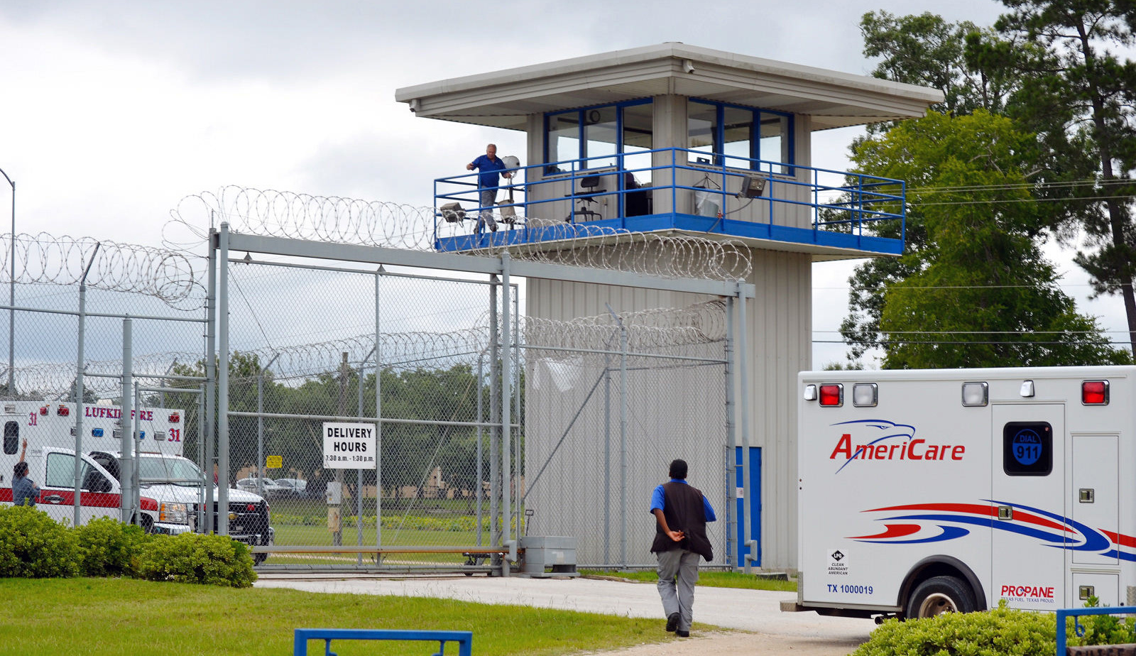 Prison roof in Texas collapses, 19 inmates injured