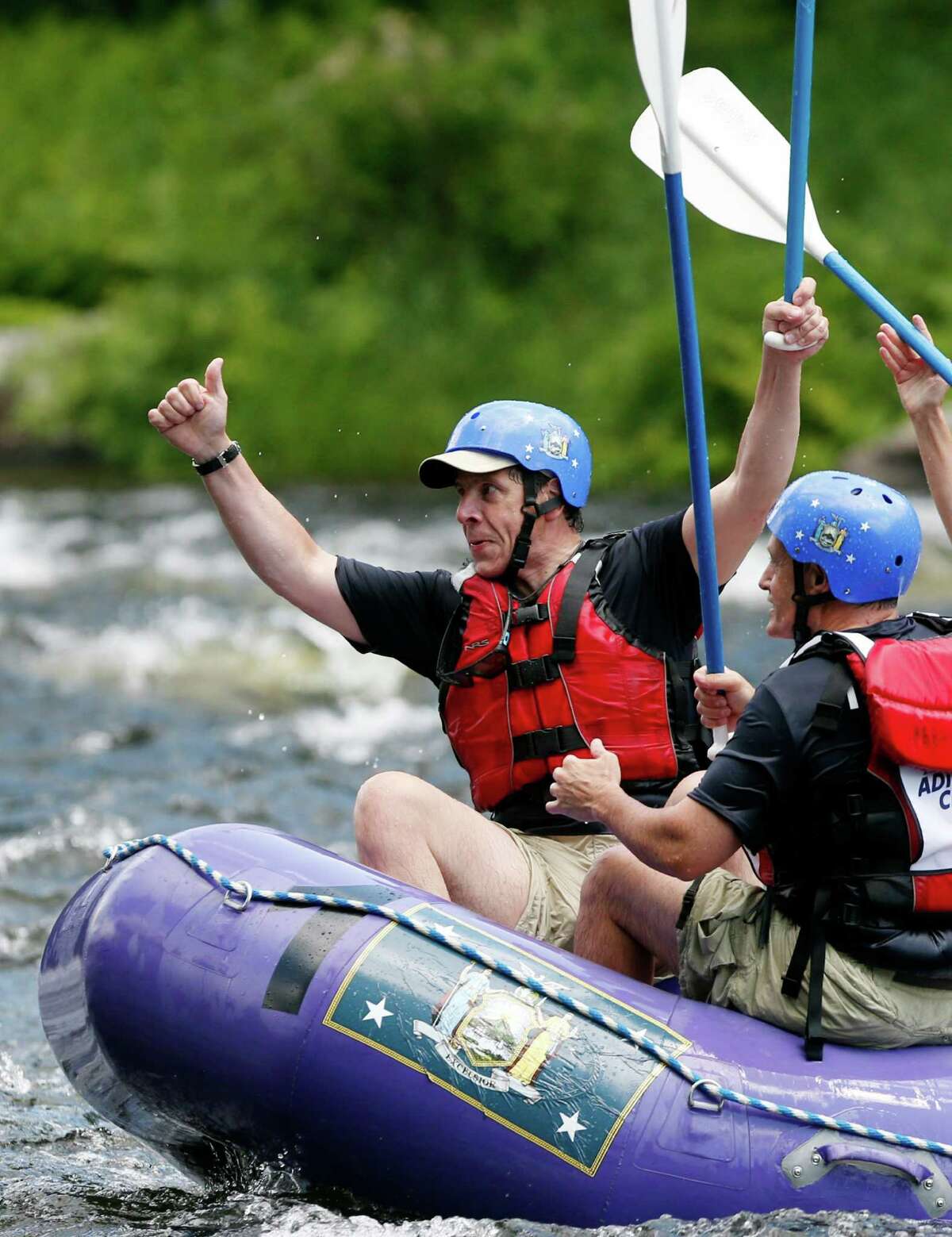 Governors tie in river rafting race