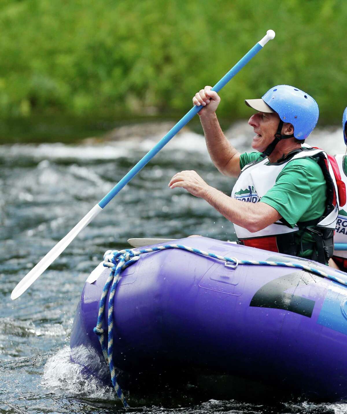 Governors tie in river rafting race