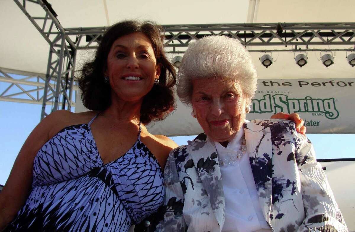 The new Levitt Pavilion lights up the night with inaugural Feliciano ...