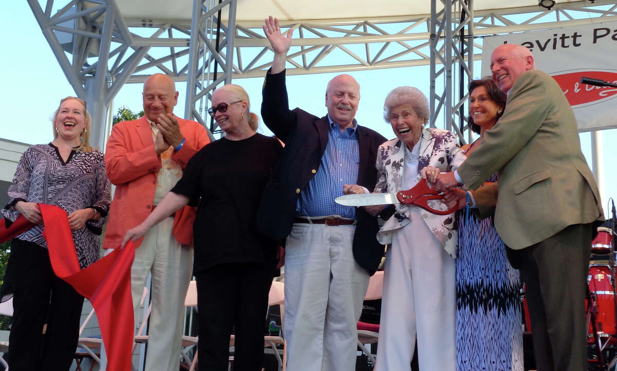 The new Levitt Pavilion lights up the night with inaugural Feliciano ...