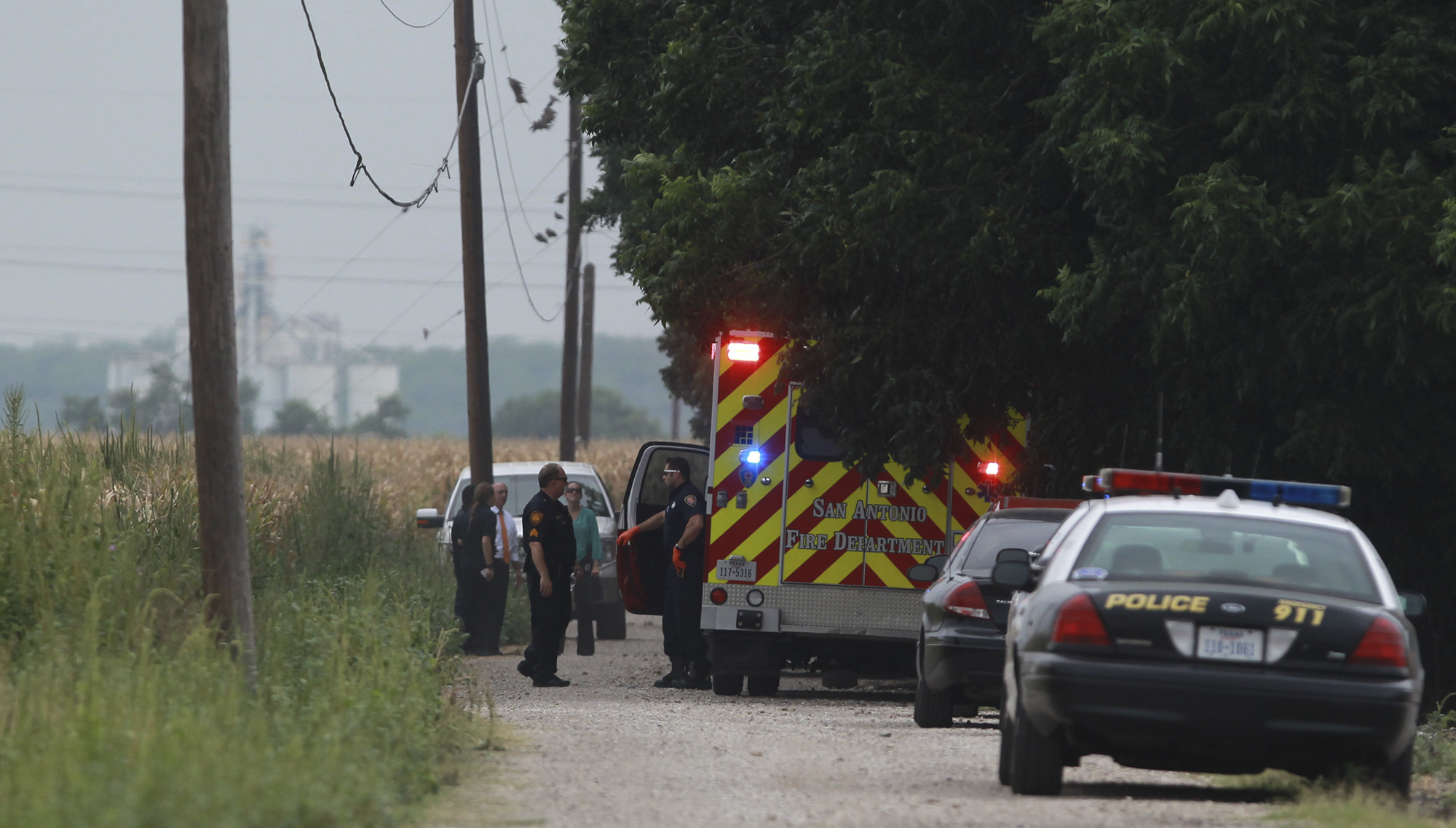 Police investigate dead body on Southwest Side