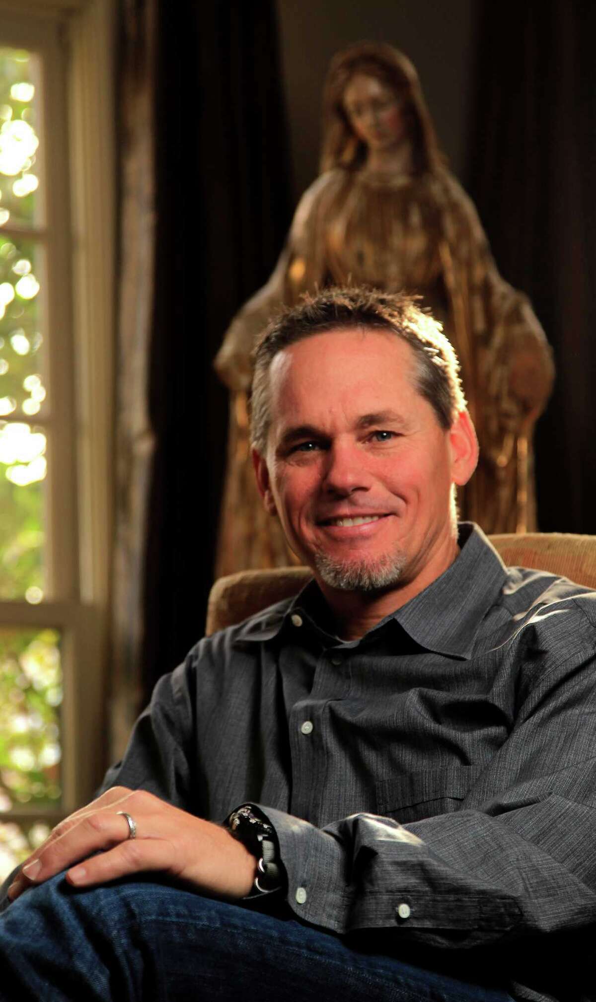 Celebs back Houston with contributions