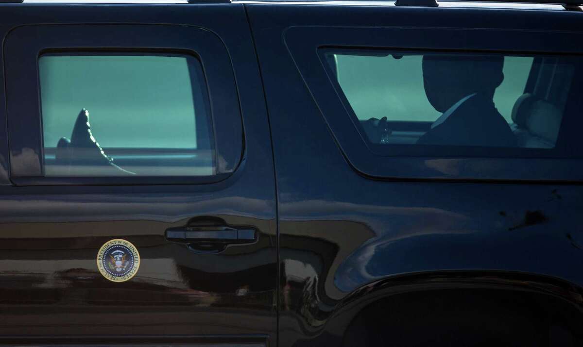 Obama visits Seattle to raise political cash