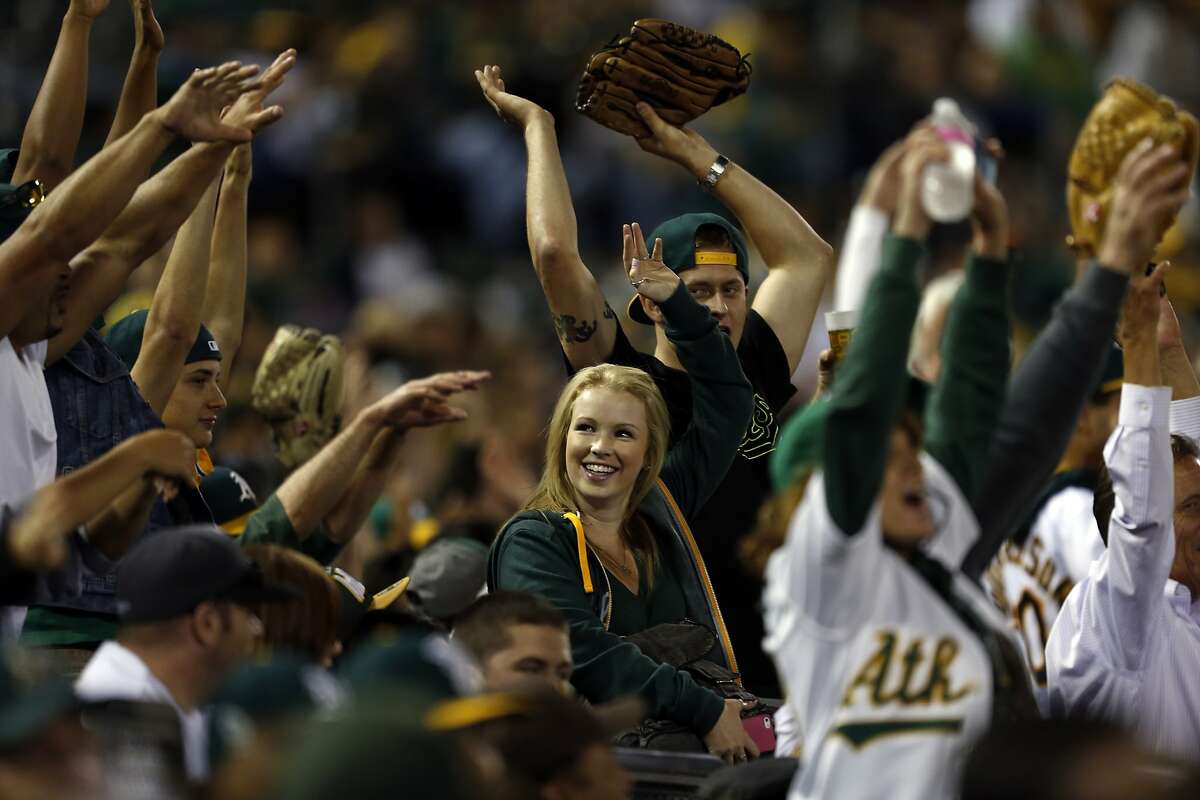 A's undone 3-2 by Hoes' homer in 12th inning