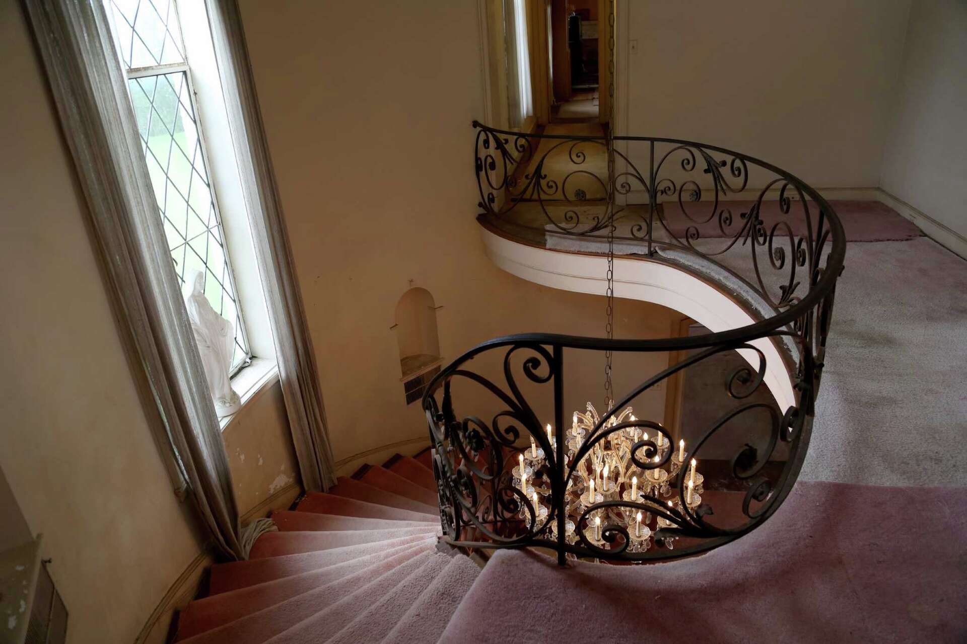 New owners plan renovation of historic Weingarten home